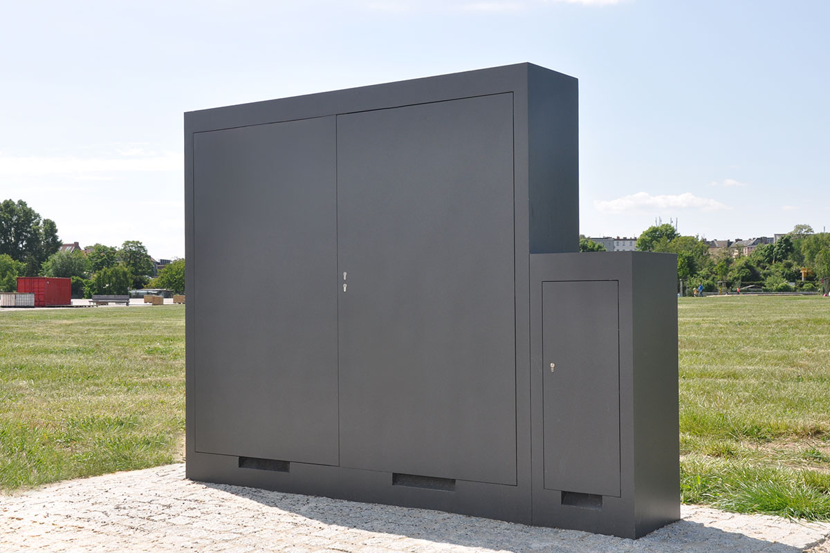 Reference Berlin, Tempelhofer Feld – Power and water bollard Quadro | Thieme GmbH